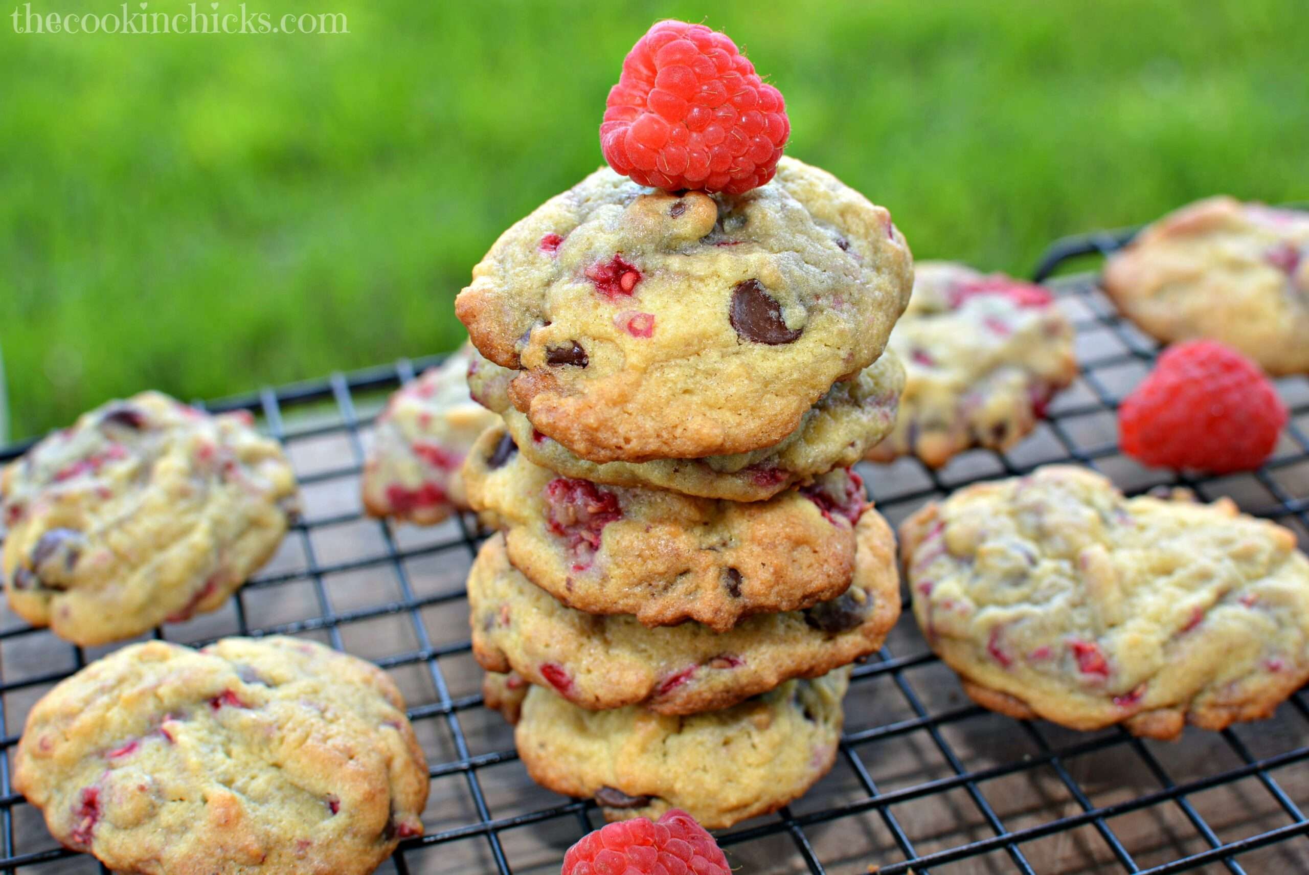 Raspberry Chocolate Chip Cookies - Cup of Yum