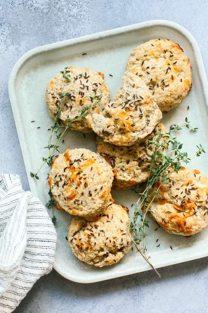 Rye Biscuits with Gouda and Thyme - Cup of Yum